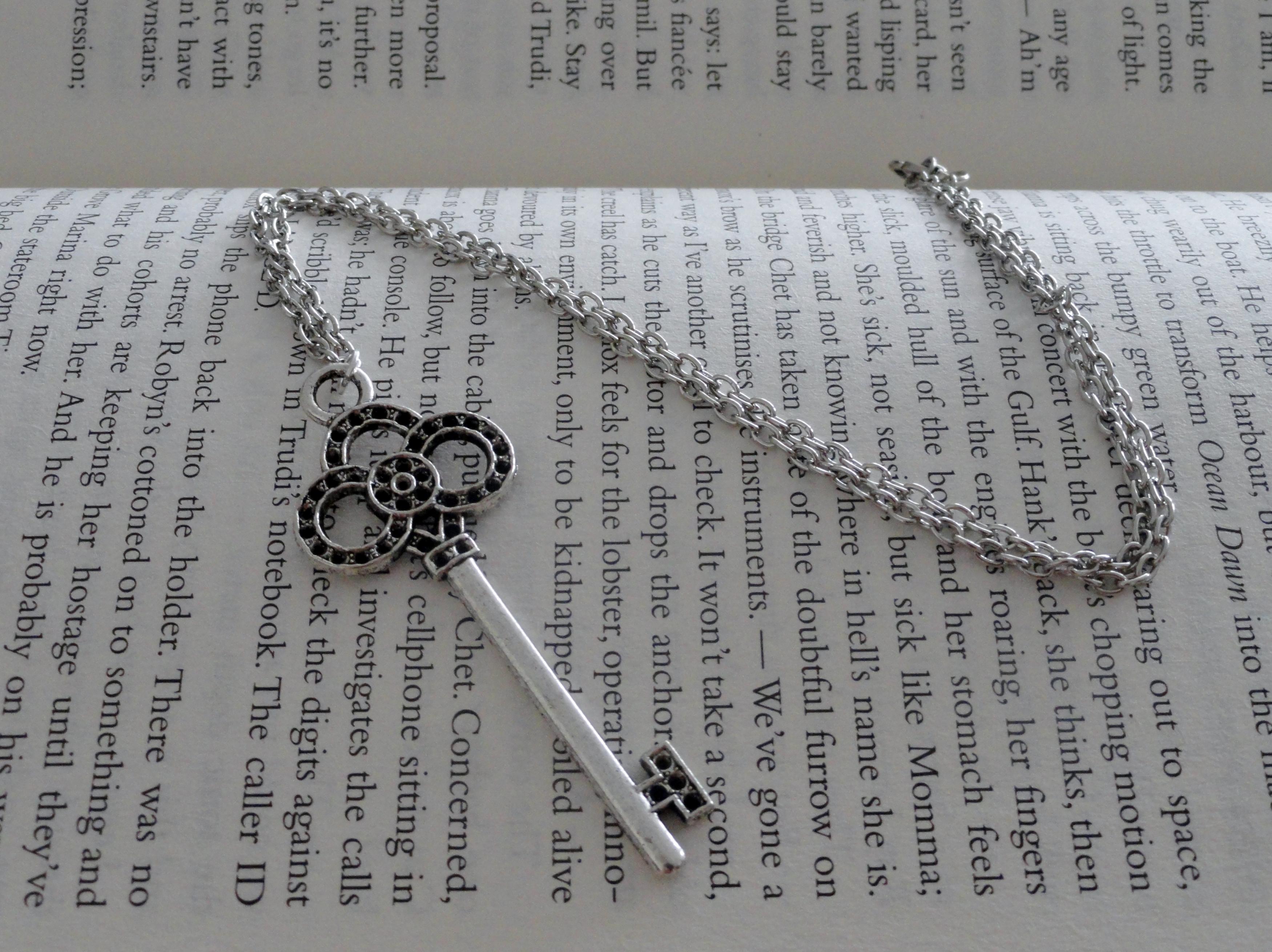 Silver Key Necklace on Luulla